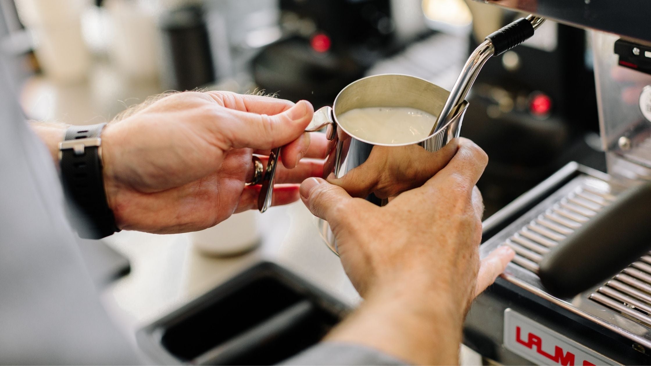 How To Texture Your Milk Right To Create Cafe Style Drinks – BeanBurds